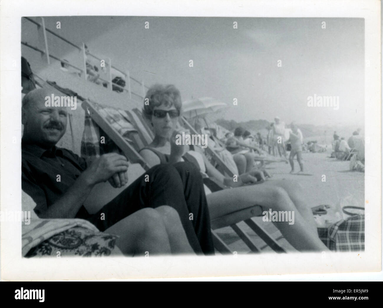 Holidaymakers at the Seaside, Thought to be at Cowes, Isle o Stock ...