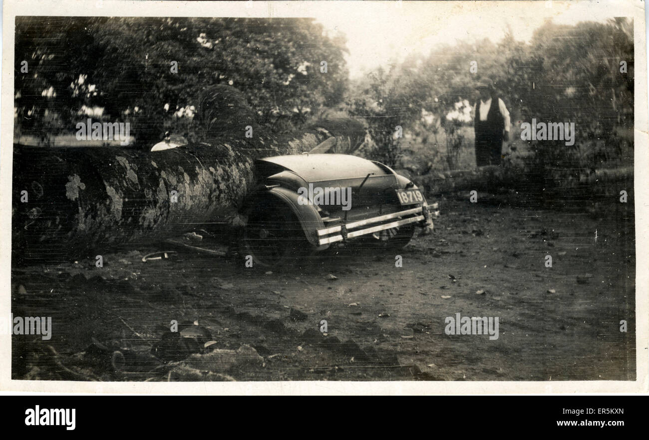Vintage car accident hi-res stock photography and images - Alamy