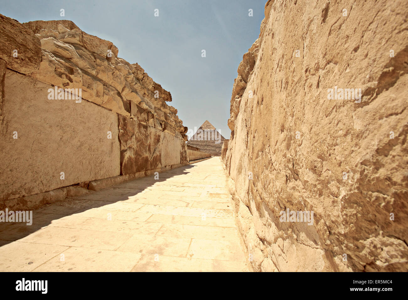 Pyramid of Chefren, Giza, Giza Governorate, Egypt Stock Photo - Alamy