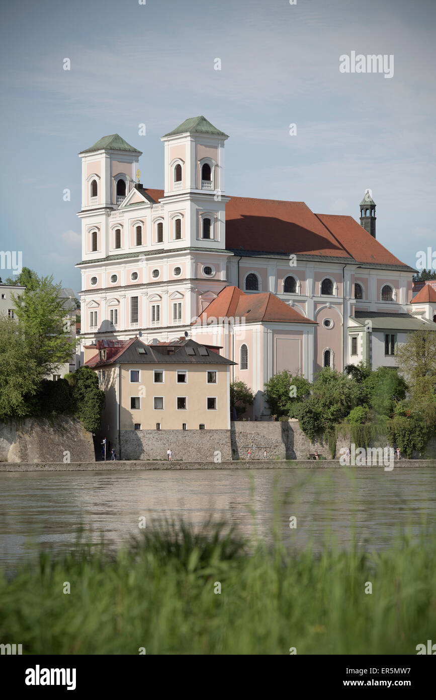 Church inn hi-res stock photography and images - Alamy