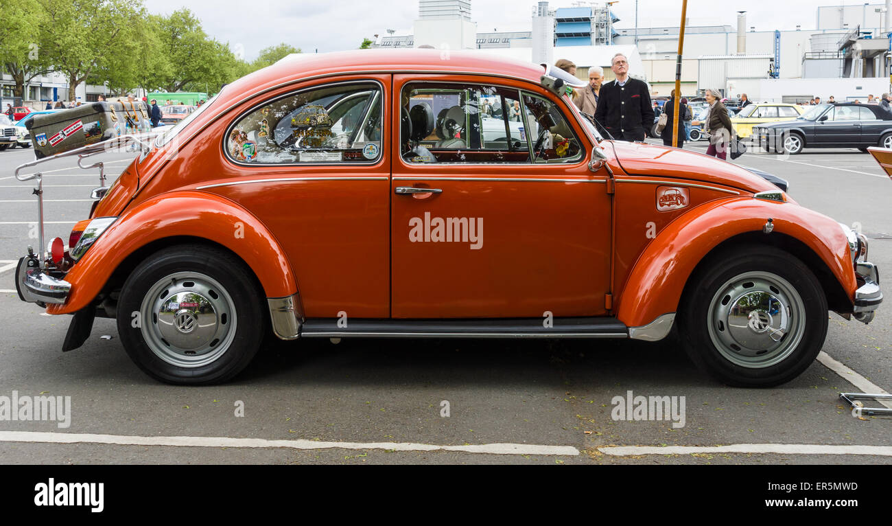 Vw beetle side view hi-res stock photography and images - Alamy