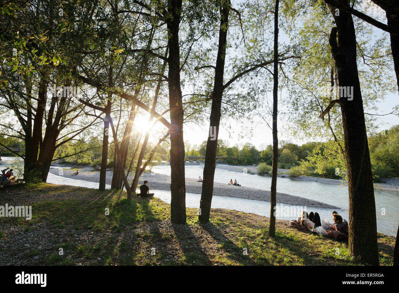 People relaxing at river Isar, Flaucher, Munich, Bavaria, Germany Stock ...
