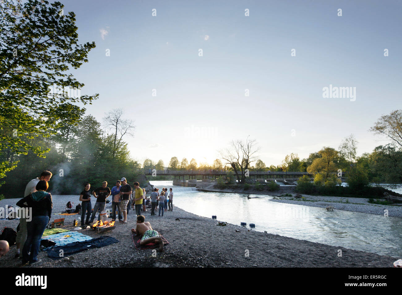 People barbecueing at river Isar, Flaucher, Munich, Bavaria, Germany ...