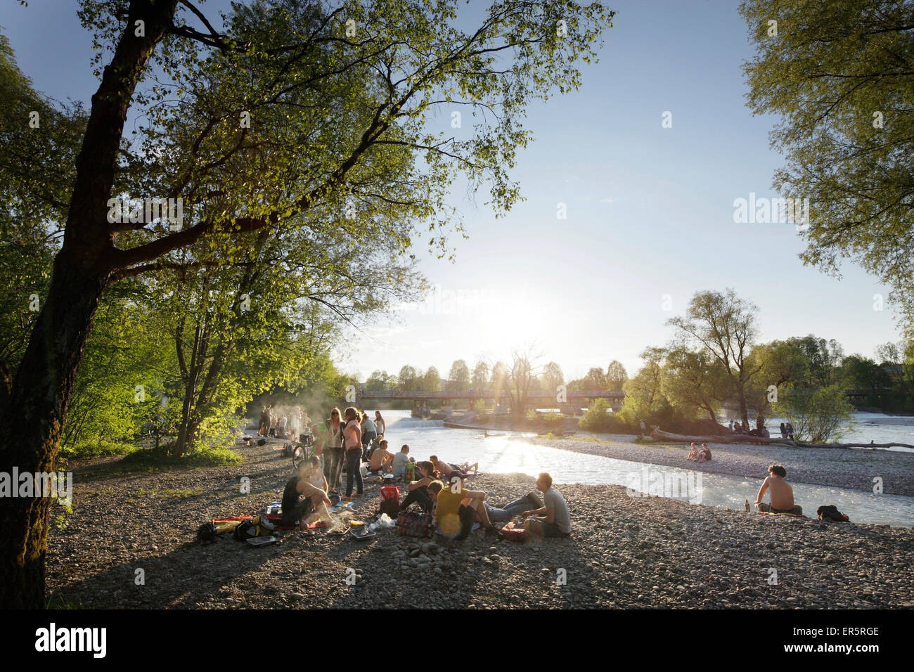 People barbecueing at river Isar, Flaucher, Munich, Bavaria, Germany ...