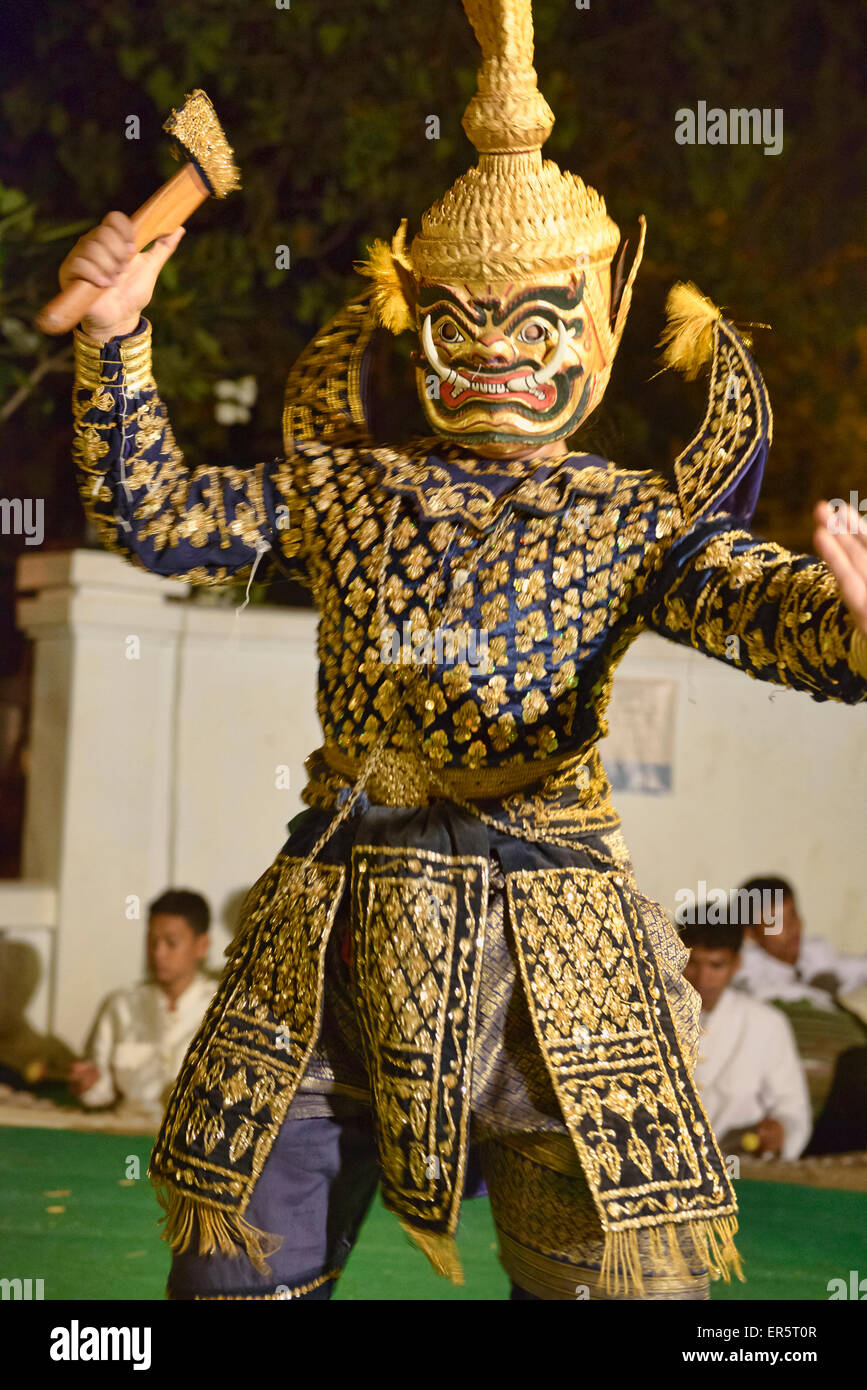 Masked dancer in Siem Reap, Cambodia Stock Photo - Alamy