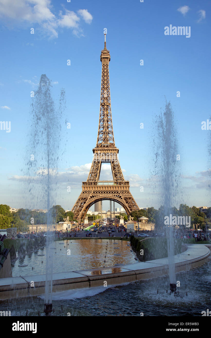 Fountains near the Eiffel tower, Paris, France, Europe Stock Photo - Alamy