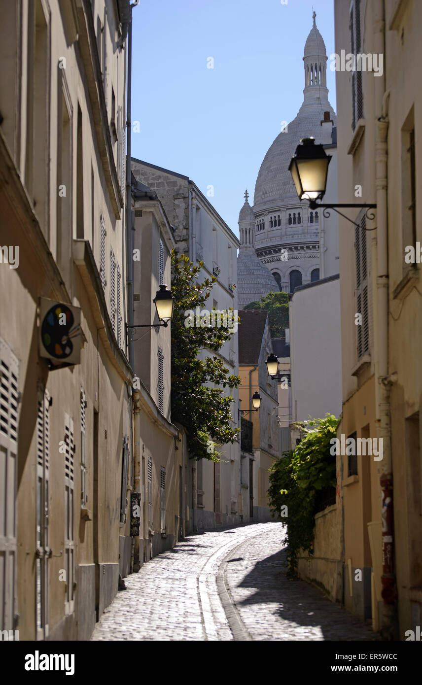 Alley with view of the Sacre-Coeur, Paris, France, Europe Stock Photo ...