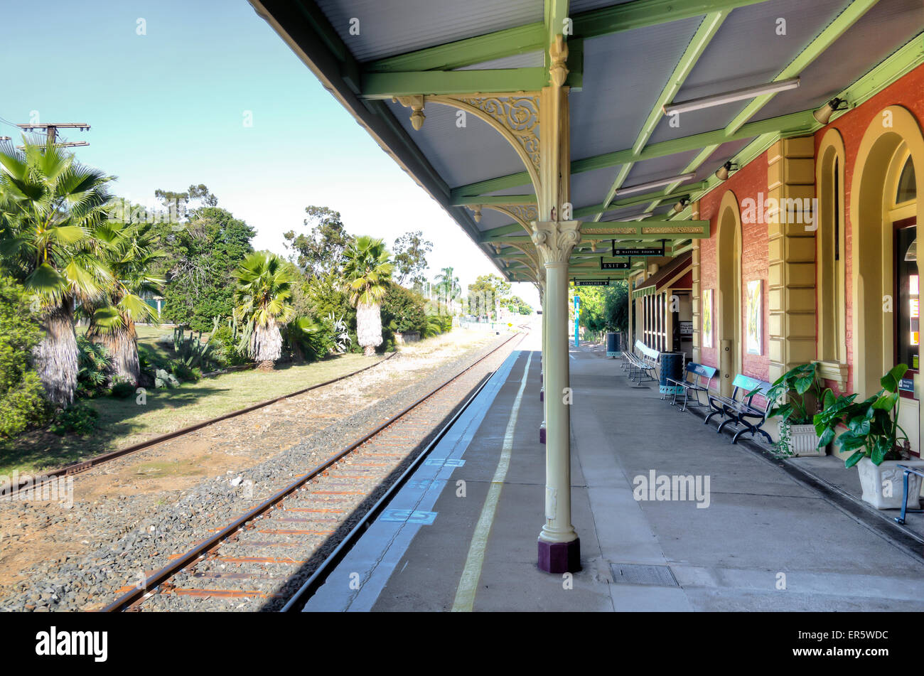 Tamworth railway station hi-res stock photography and images - Alamy