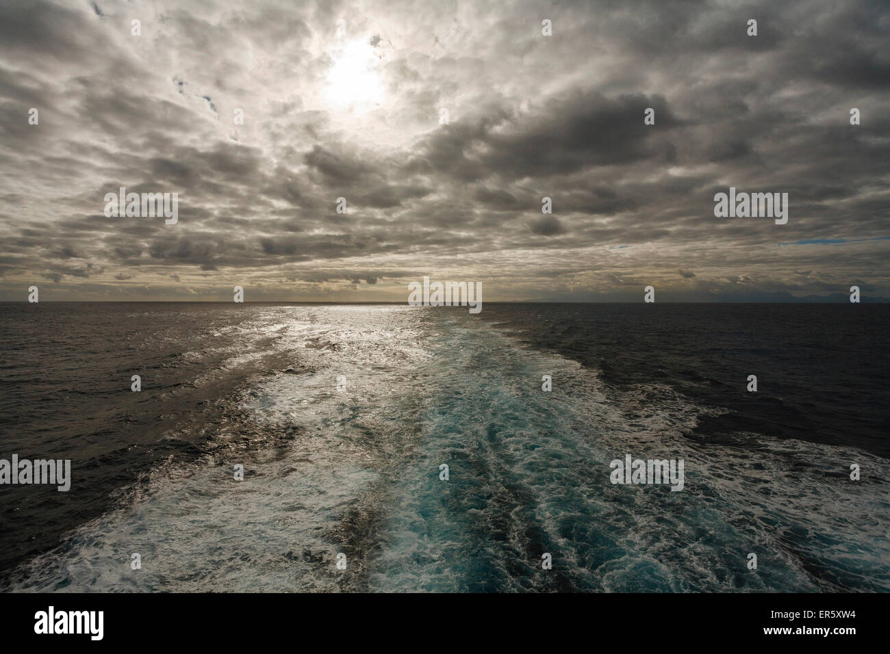 Stern and wave hi-res stock photography and images - Alamy