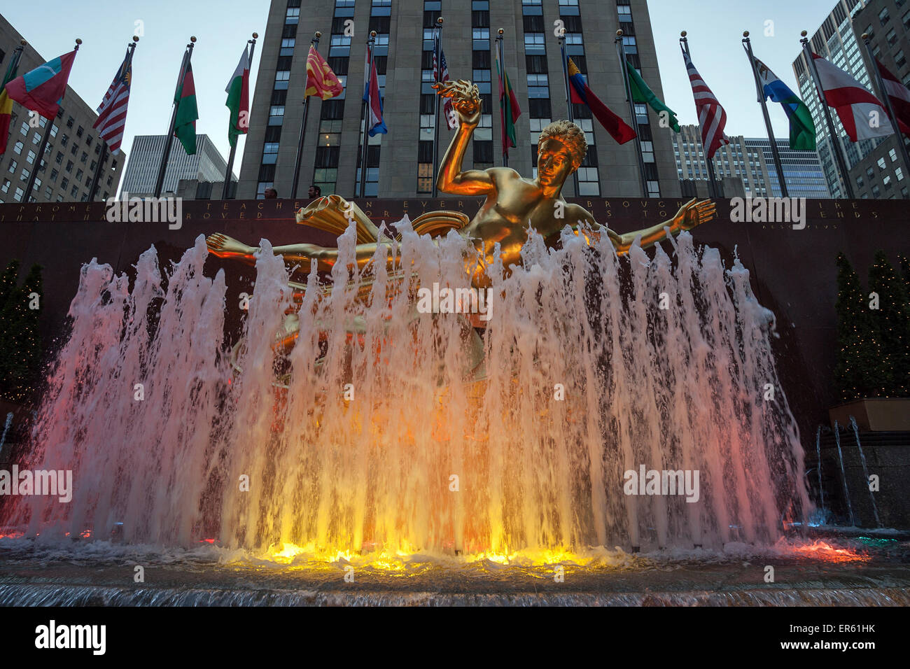 Prometheus sculpture by Paul Manship, Rockefeller Center, Manhattan ...