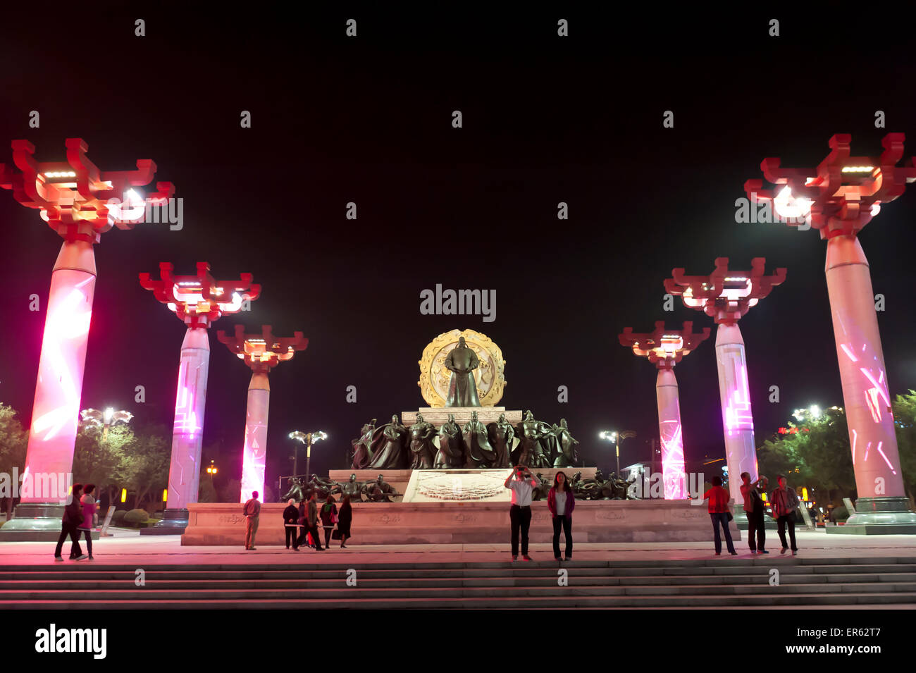 Light show in the evening, glorification, statue, emperor of the Tang ...