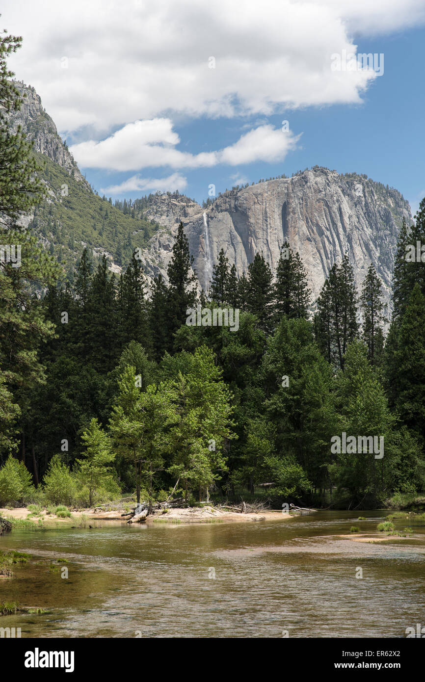 Merced River in Yosemite Valley, Yosemite National Park, California ...