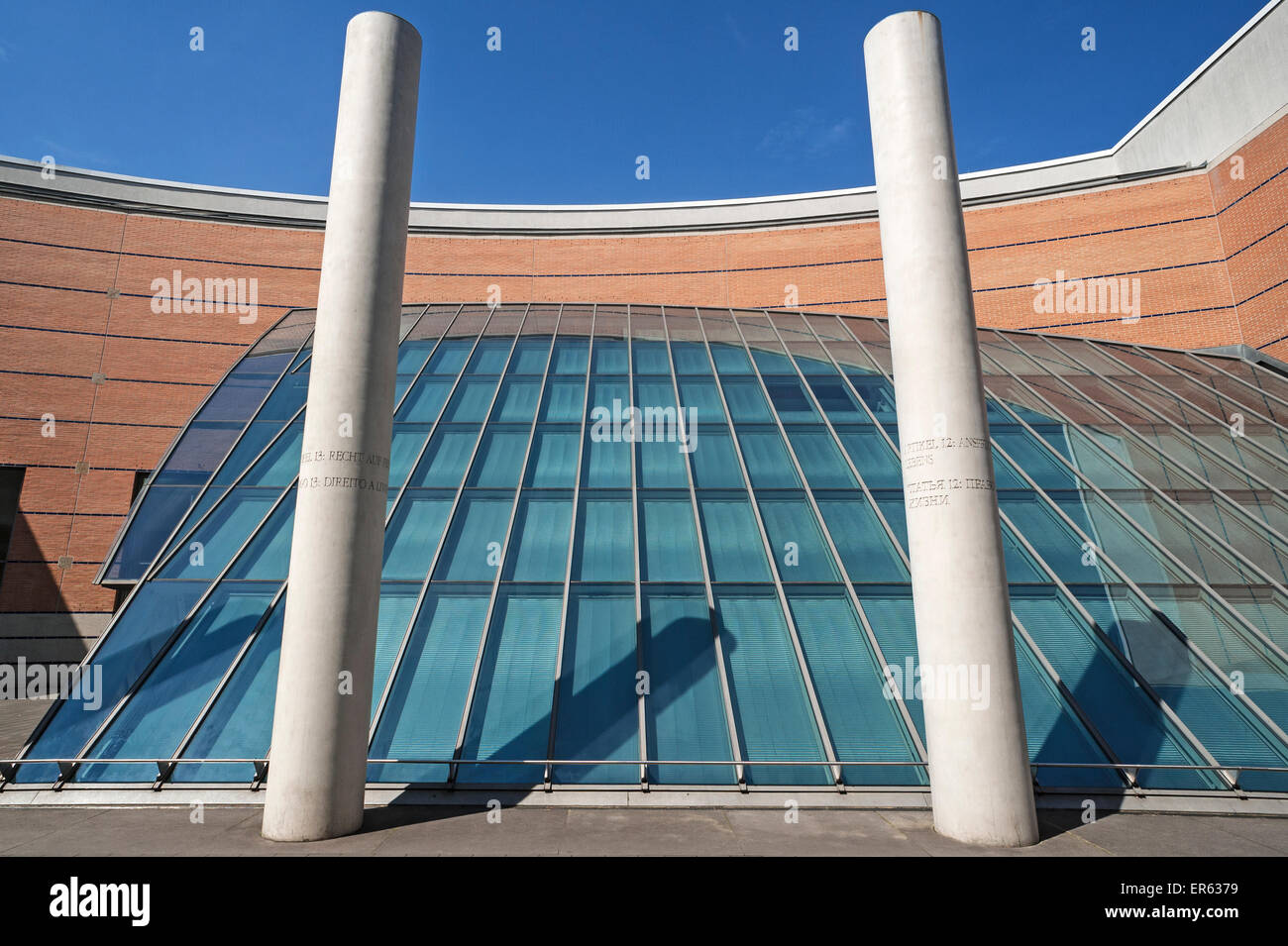 Two columns hi-res stock photography and images - Alamy