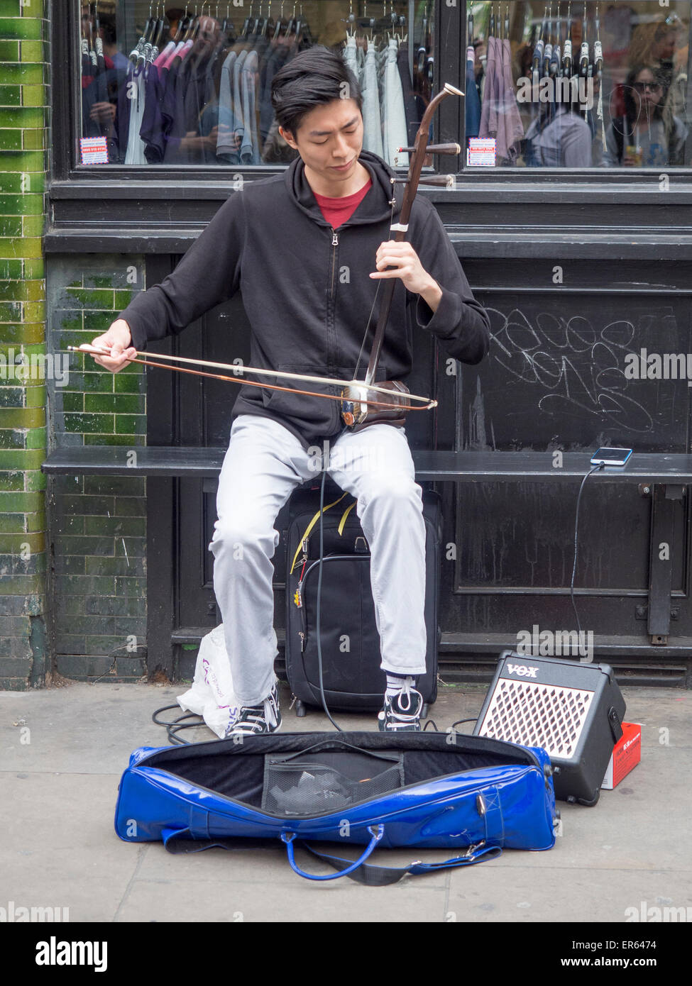 Busking Busker Stock Photos & Busking Busker Stock Images - Alamy