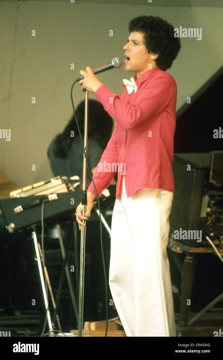 LEO SAYER UK pop singer at a Crystal Palace pop show in 1974 Stock ...