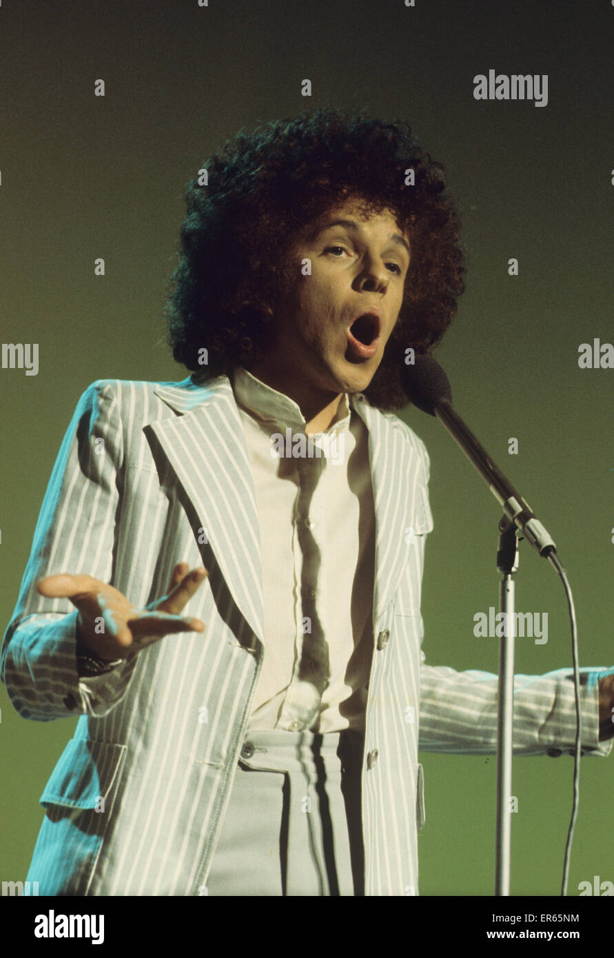 LEO SAYER UK pop singer in 1975 Stock Photo - Alamy