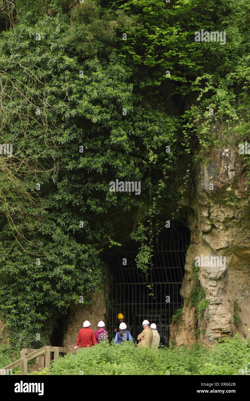 Cave entrance hi-res stock photography and images - Alamy