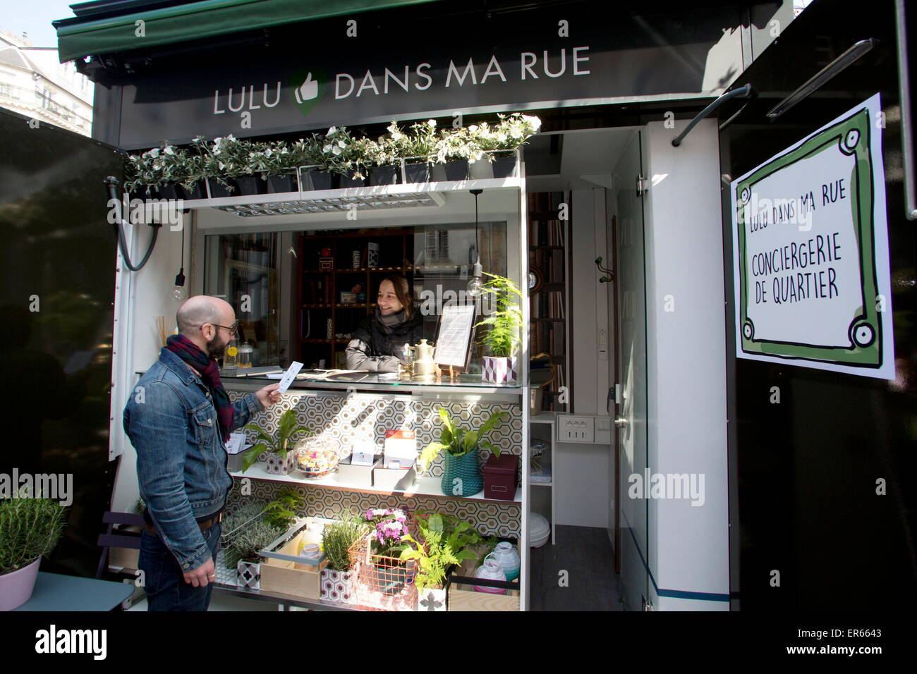 LULU DANS MA RUE PARIS FRANCE Stock Photo - Alamy
