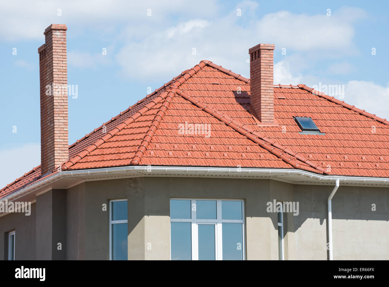 new home and roof construction Stock Photo - Alamy
