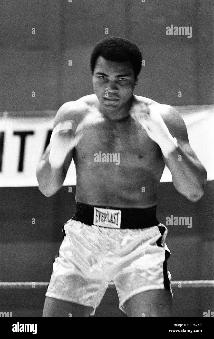 Muhammad Ali training in Deer Lake, Pennsylvania ahead of his second ...