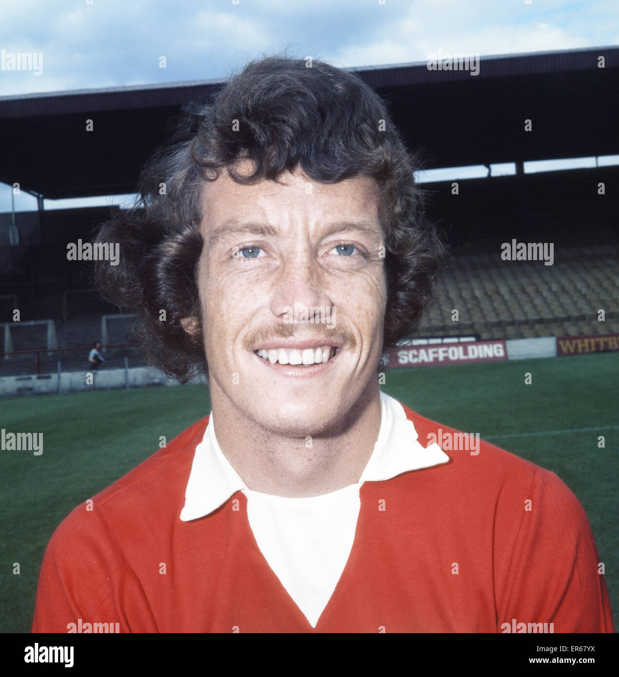 Sport football 1970s portrait hi-res stock photography and images - Alamy