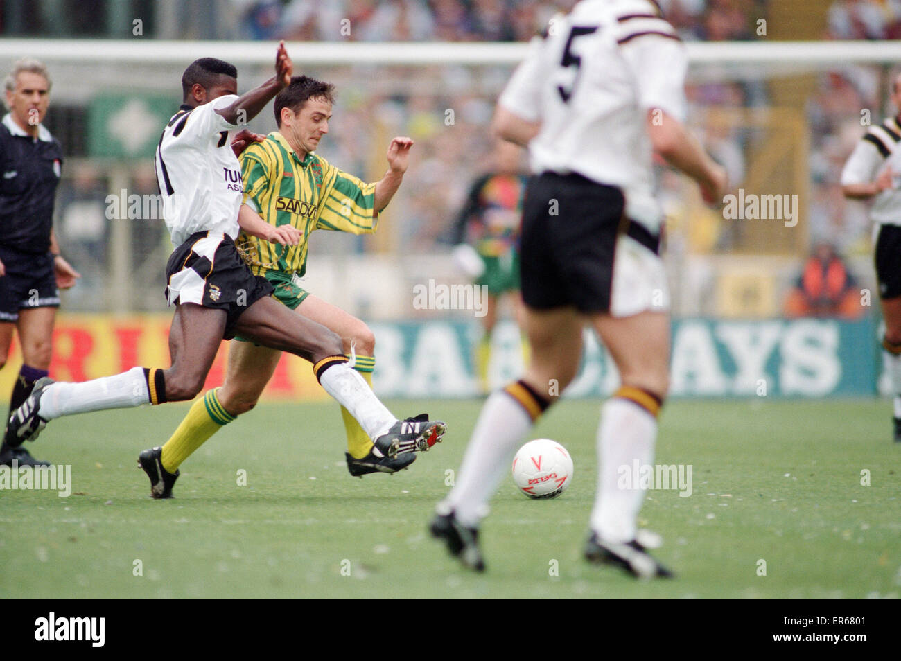 English League Division Two Play Off Final at Wembley Stadium. West ...