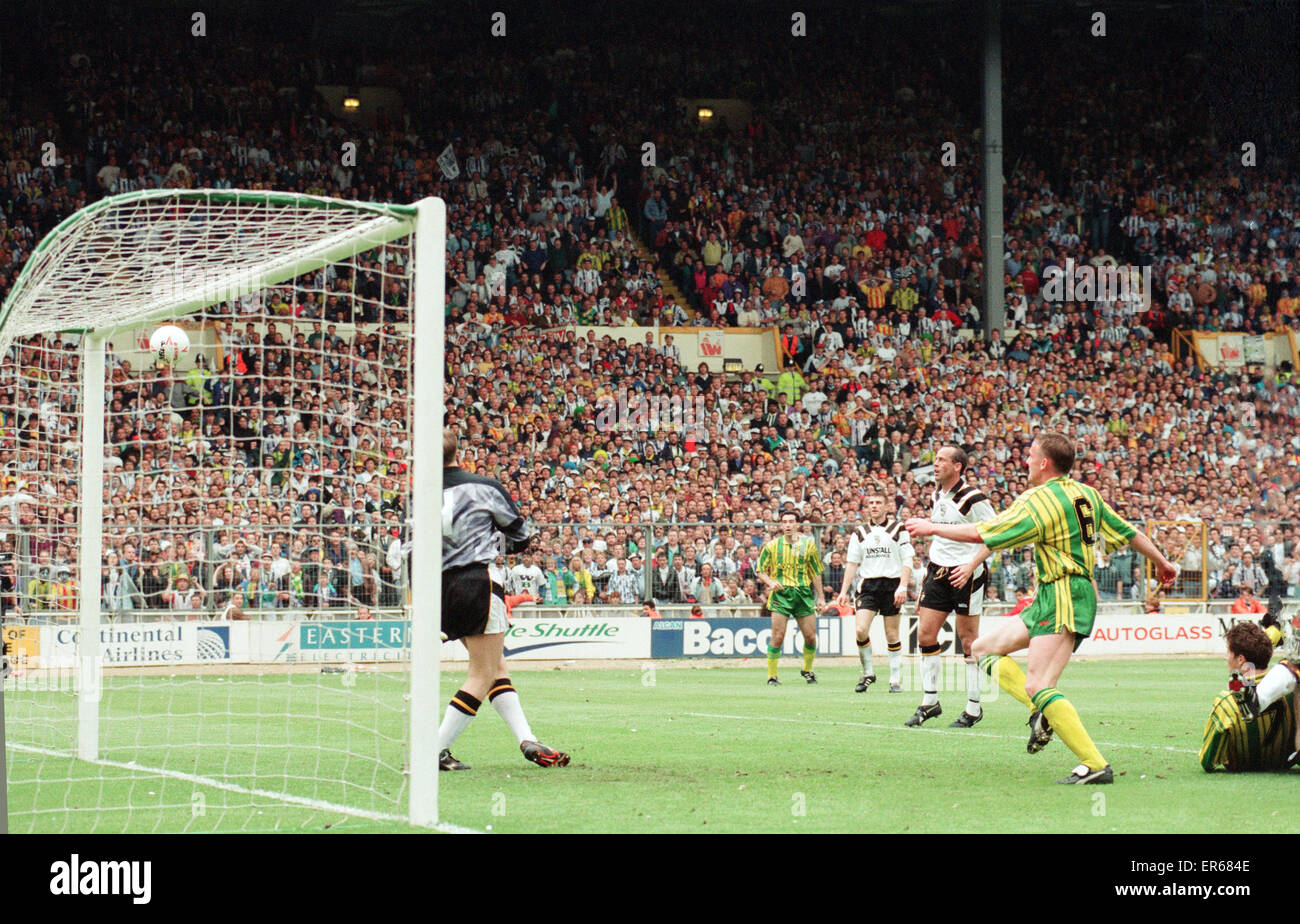 English League Division Two Play Off Final at Wembley Stadium. West ...