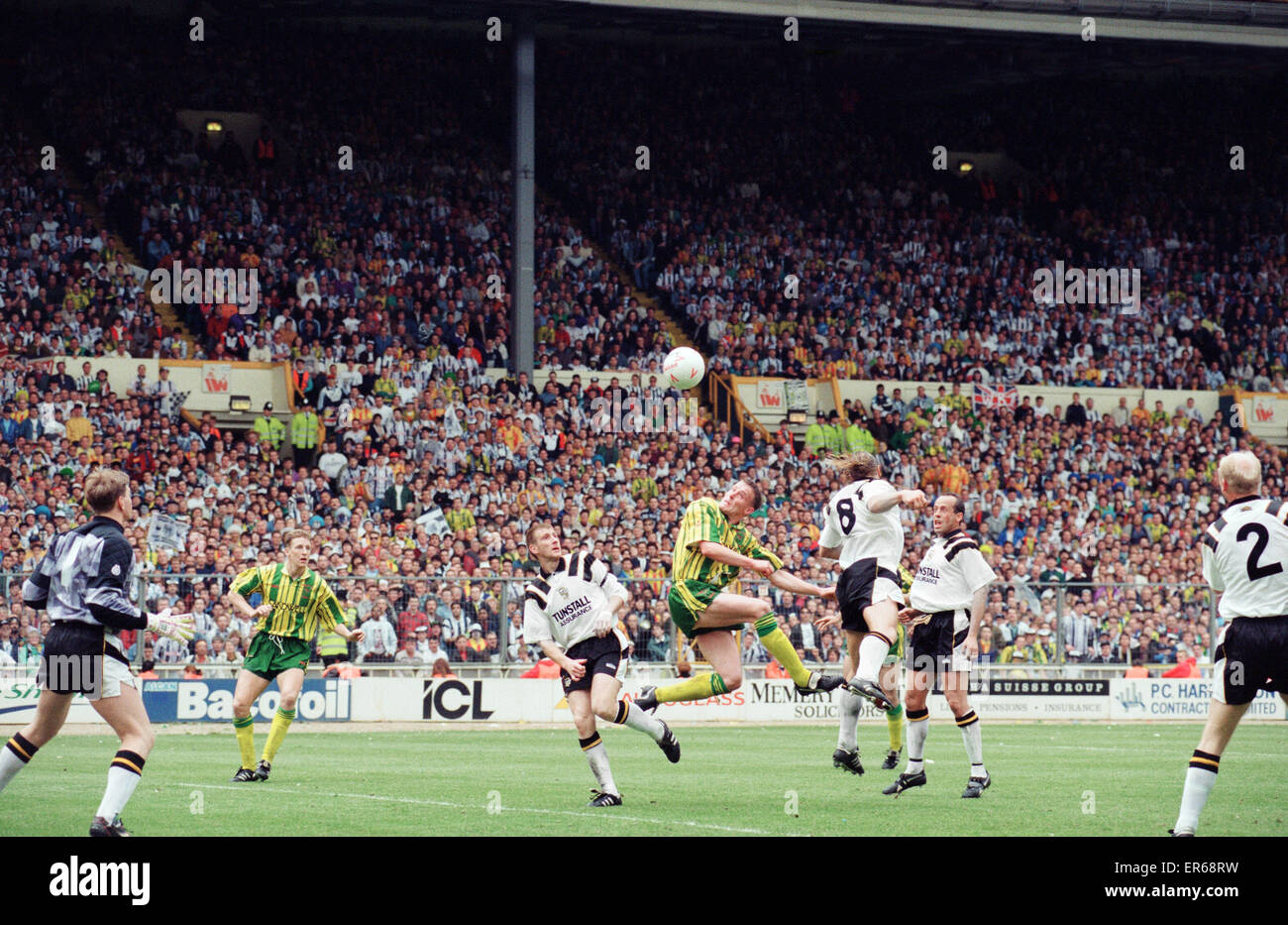 English League Division Two Play Off Final at Wembley Stadium. West ...