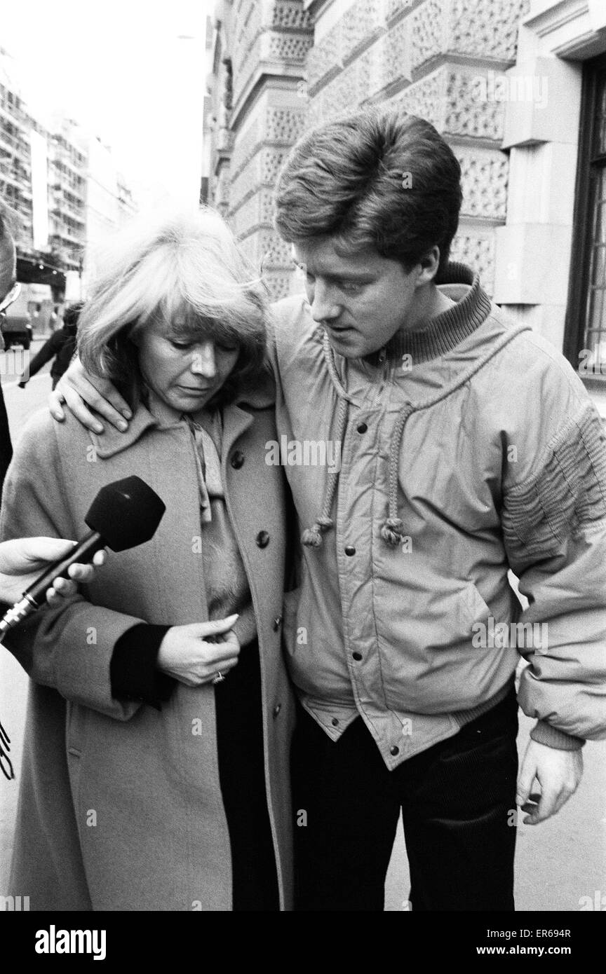 Defendants wives, Lynne Reader and son Paul Reader, leave the Old ...