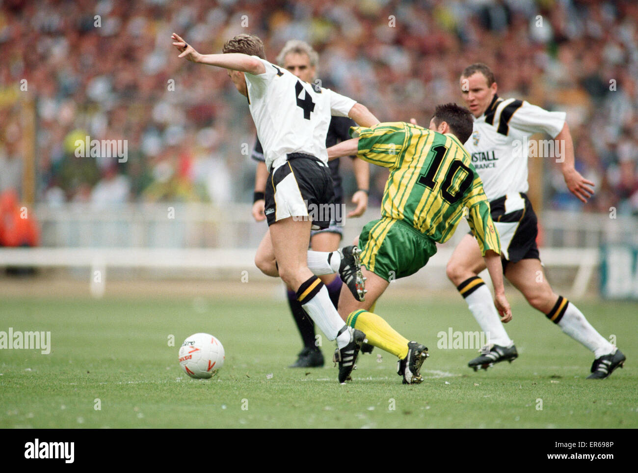 English League Division Two Play Off Final at Wembley Stadium. West ...
