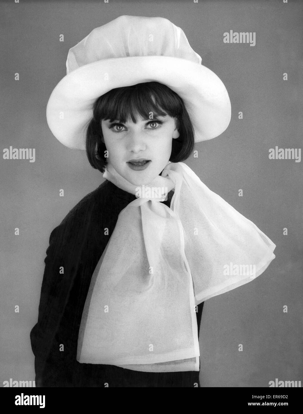 Reveille Fashions. July 1963 P006793. Hat & Scarf Stock Photo - Alamy