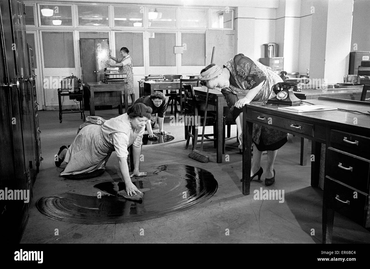 1940s photos woman hi-res stock photography and images - Alamy