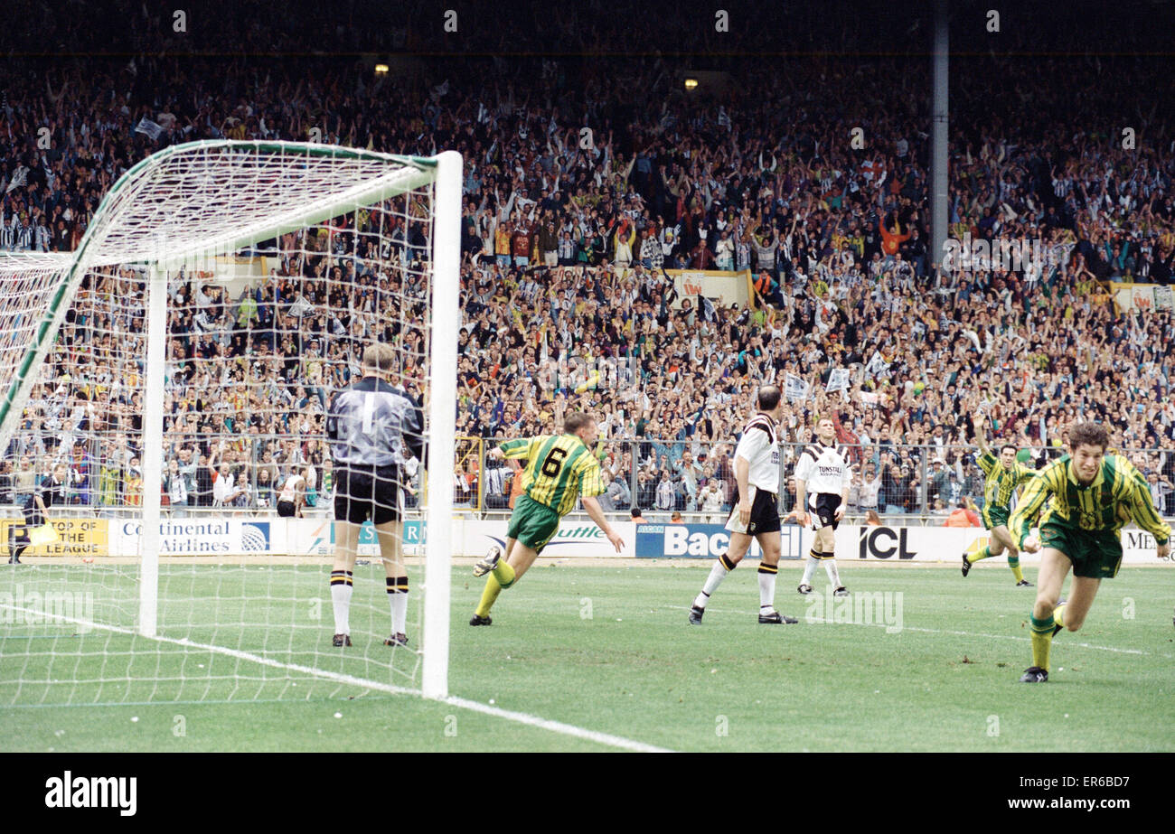 English League Division Two Play Off Final at Wembley Stadium. West ...