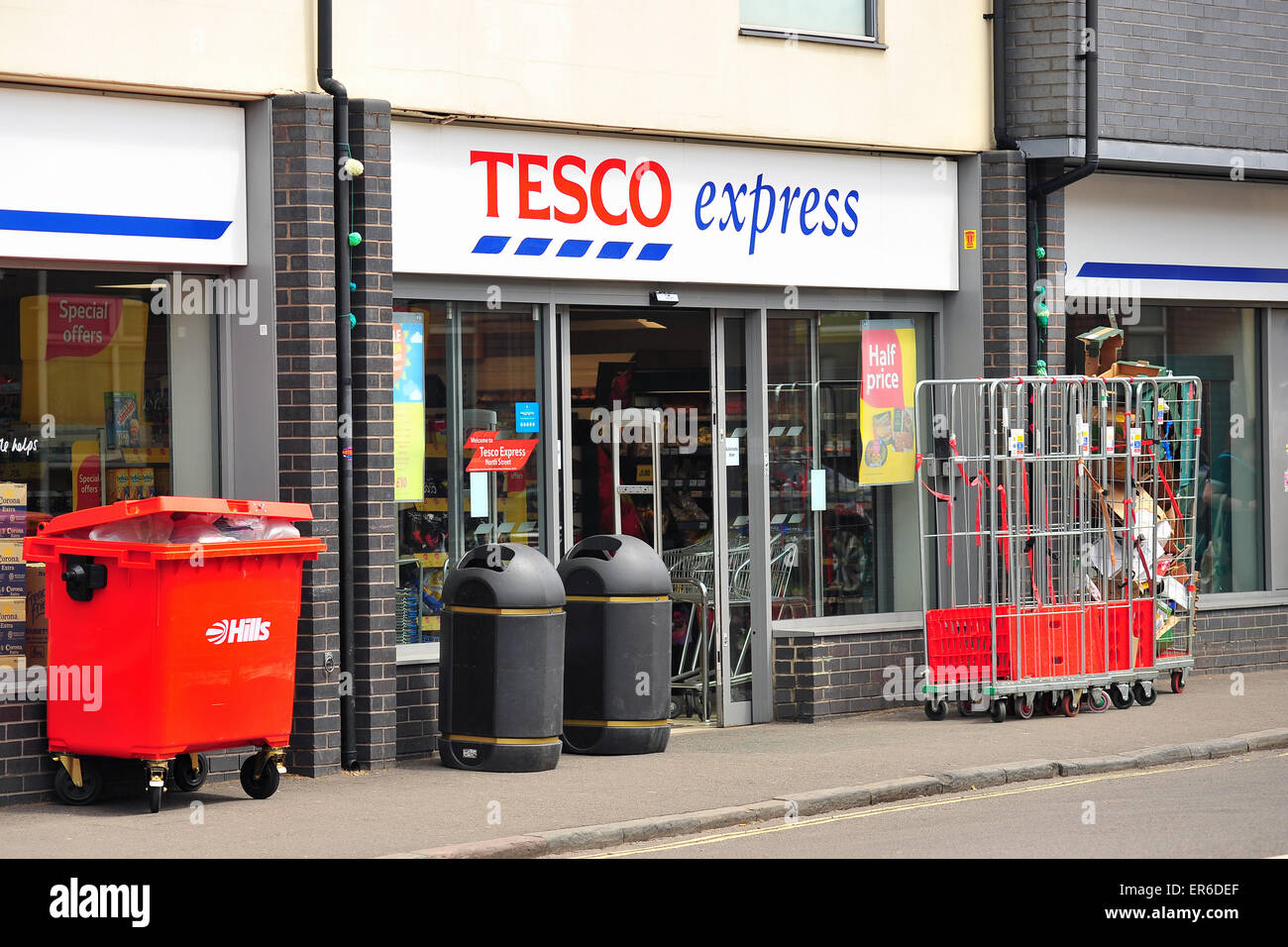 Supermarket bins france hi-res stock photography and images - Alamy