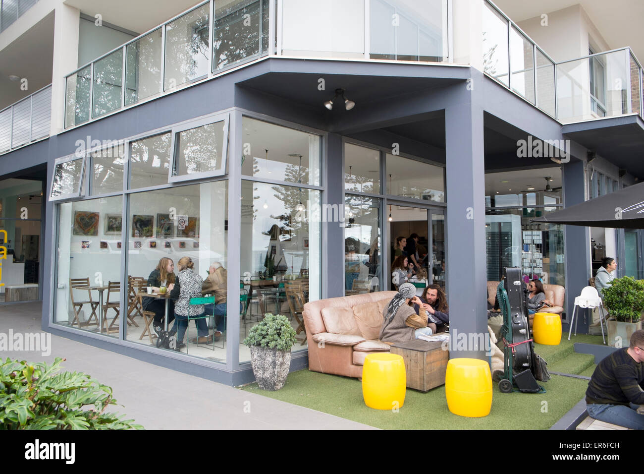 Cafe coffee shop restaurant alfresco hi-res stock photography and ...