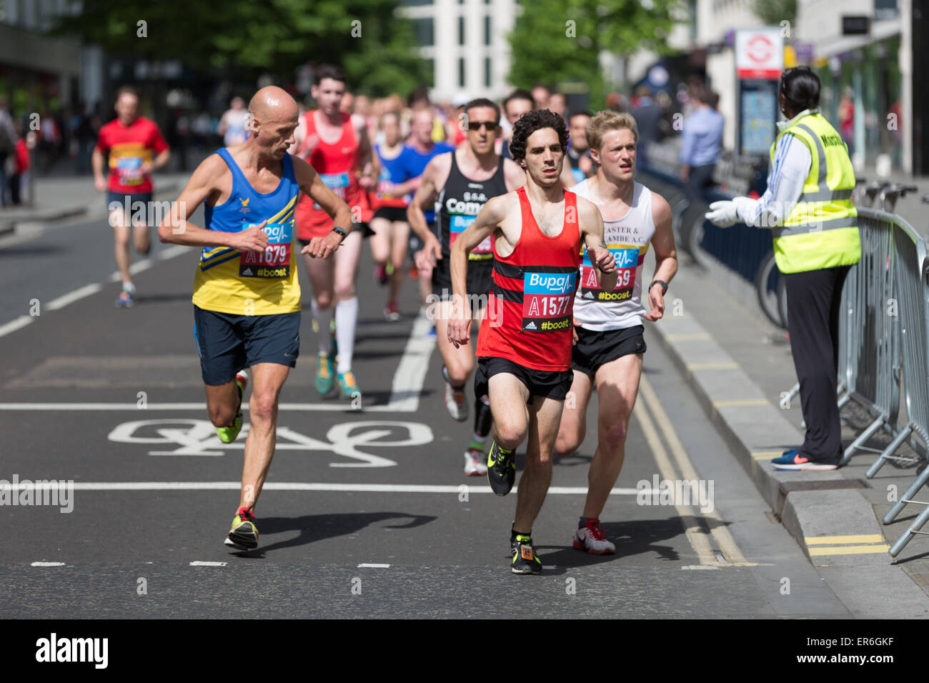 Competitors running bupa london 000 10 hi-res stock photography and ...