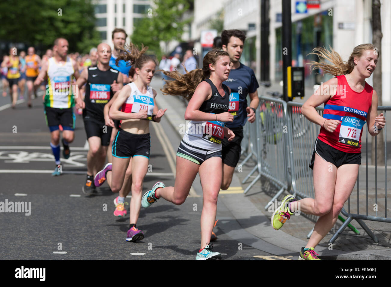 Competitors running bupa london 000 10 hi-res stock photography and ...