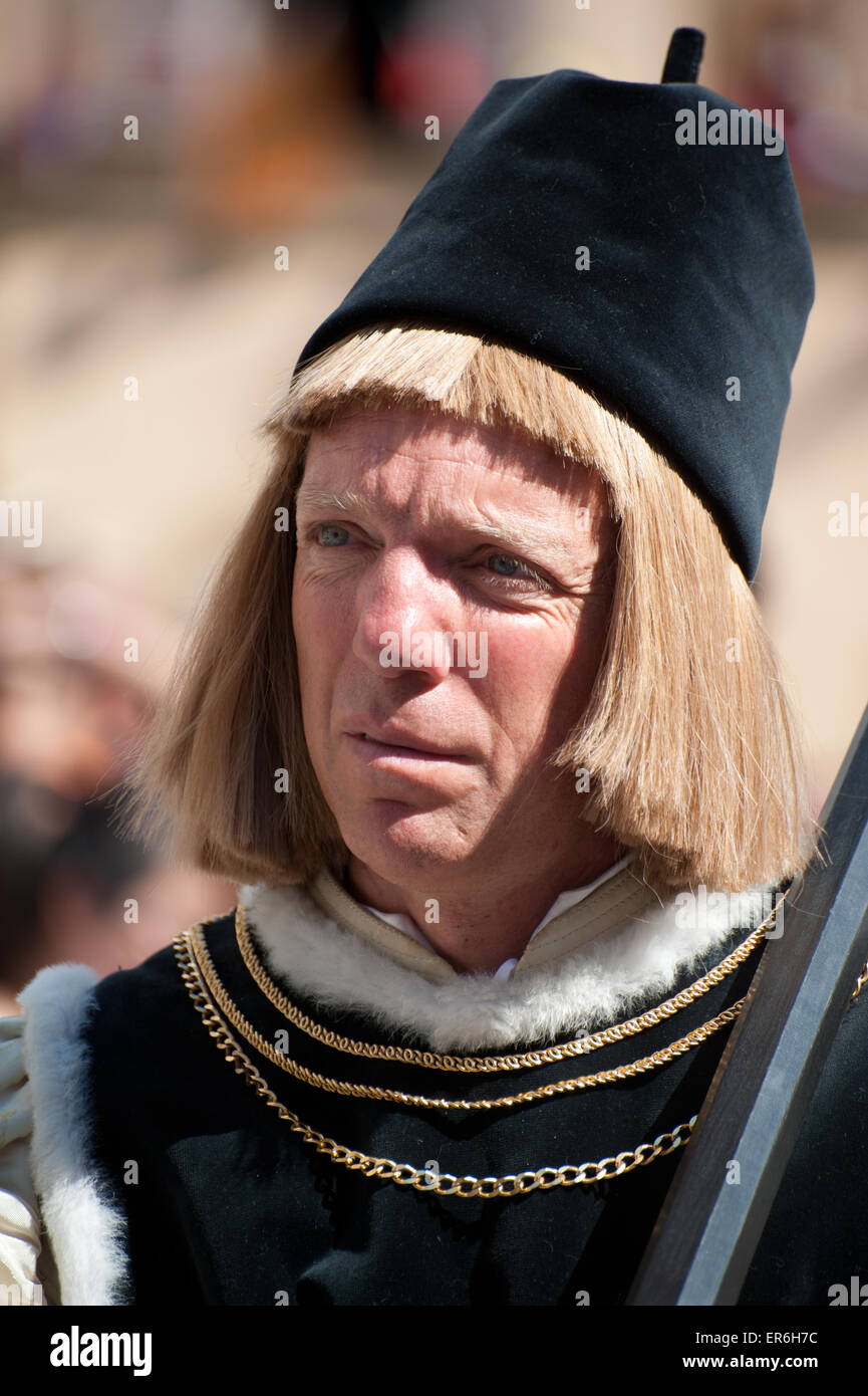 man in medieval costume of Contrada della Lupa at Corteo Storico before ...