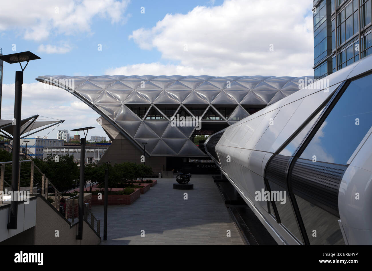 Wide-Angle view of the new, Adams Plaza Bridge and the new Canary Wharf ...