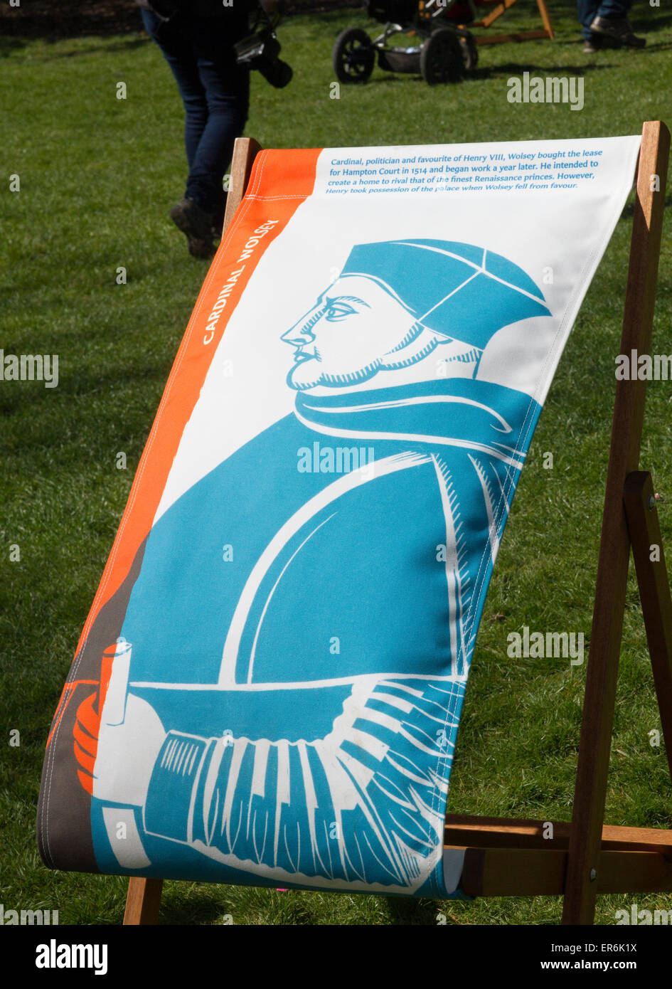 Deck chair in Hampton Court Palace garden Richmond England Stock Photo ...