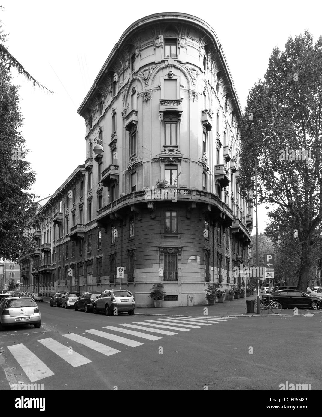 Rounded architecture Black and White Stock Photos & Images - Alamy