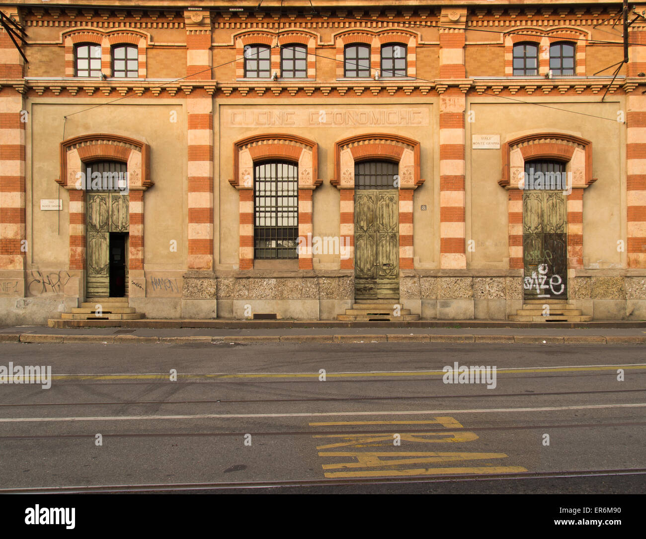Milan building hi-res stock photography and images - Alamy