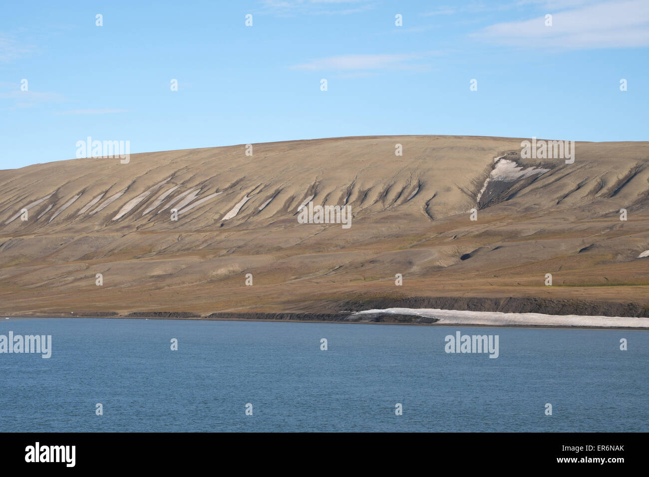 Strange erosion patterns on moutainside adjacent to Freemansundet ...
