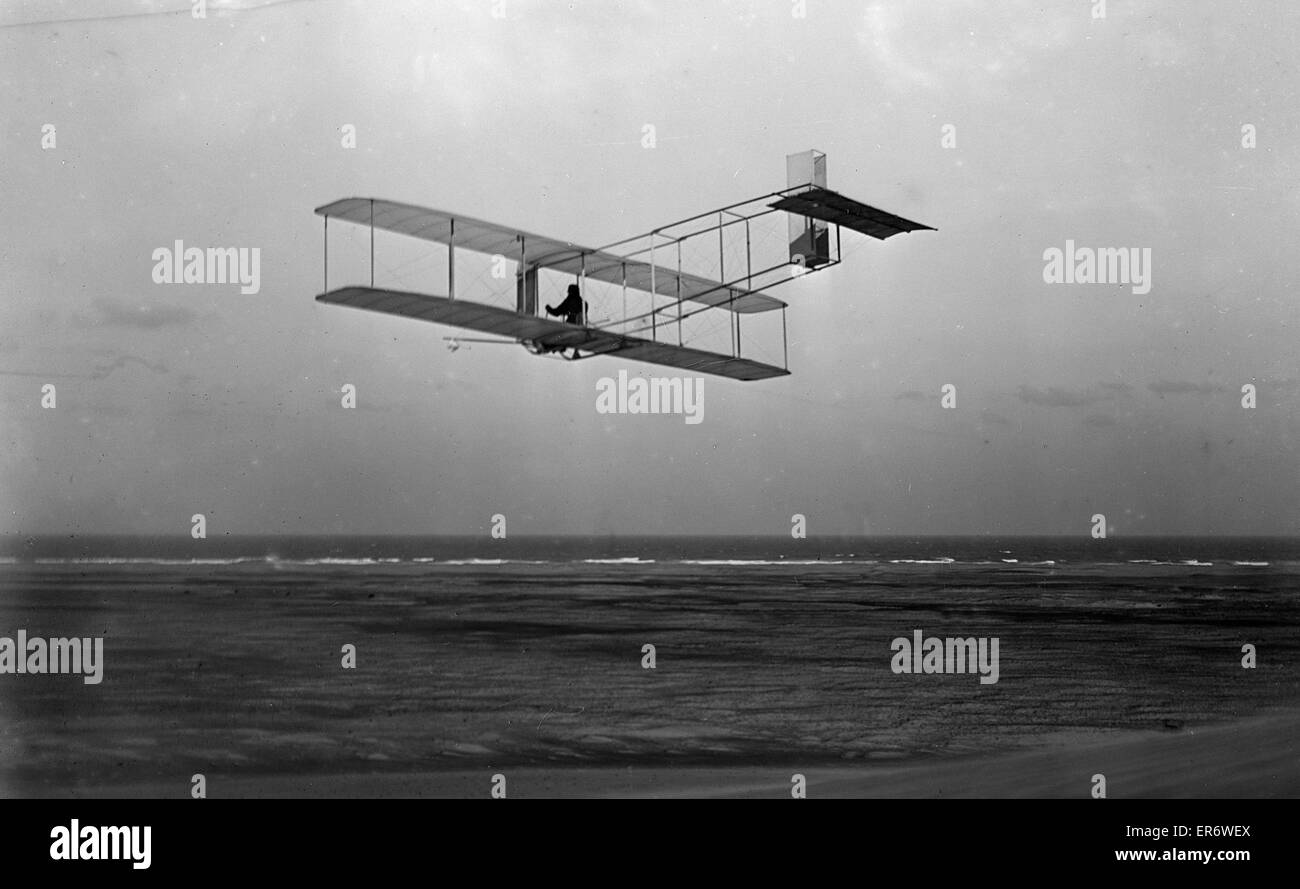Wilbur wright in glider hi-res stock photography and images - Alamy