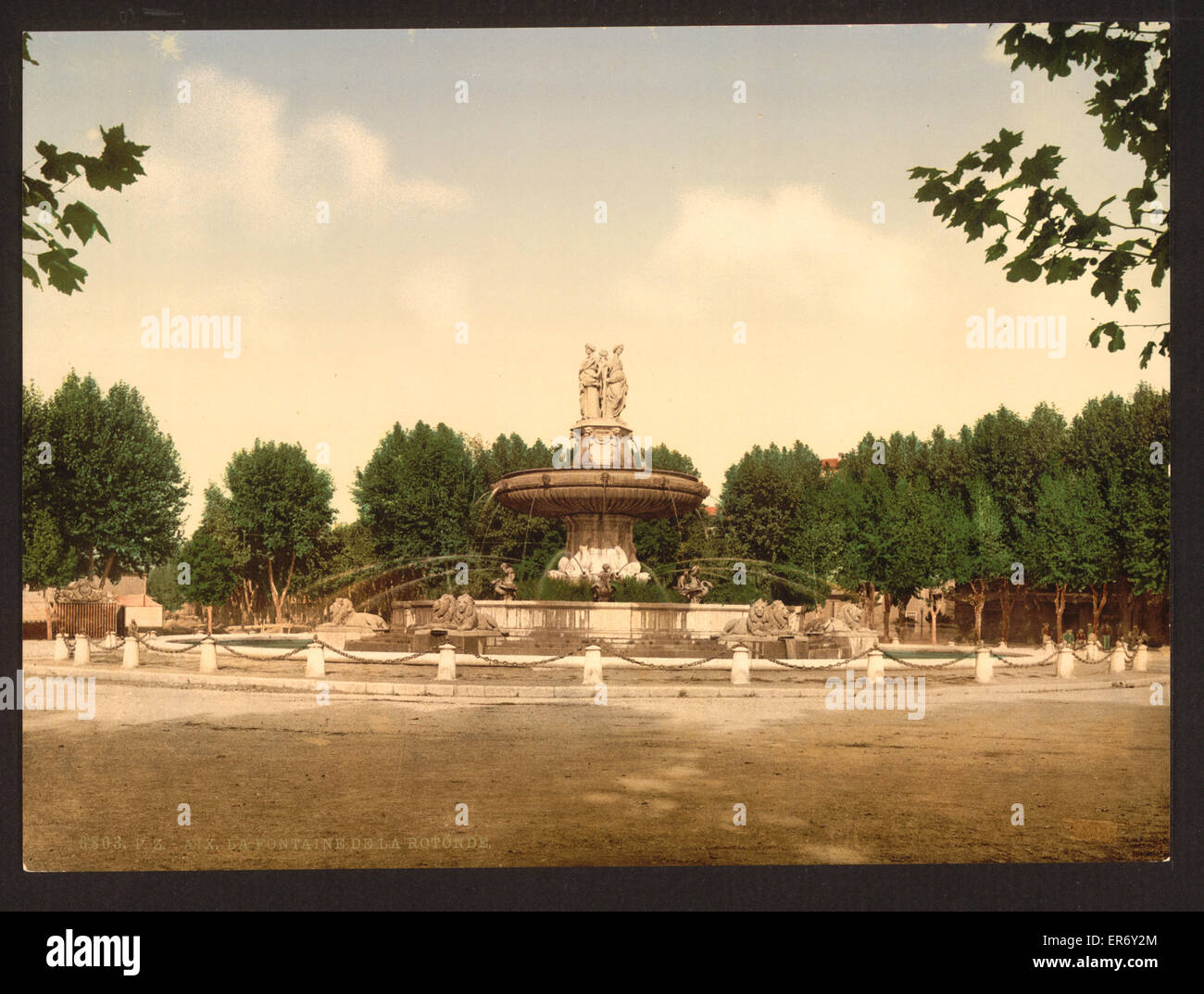 The round fountain, Aix, Provence, France Stock Photo - Alamy