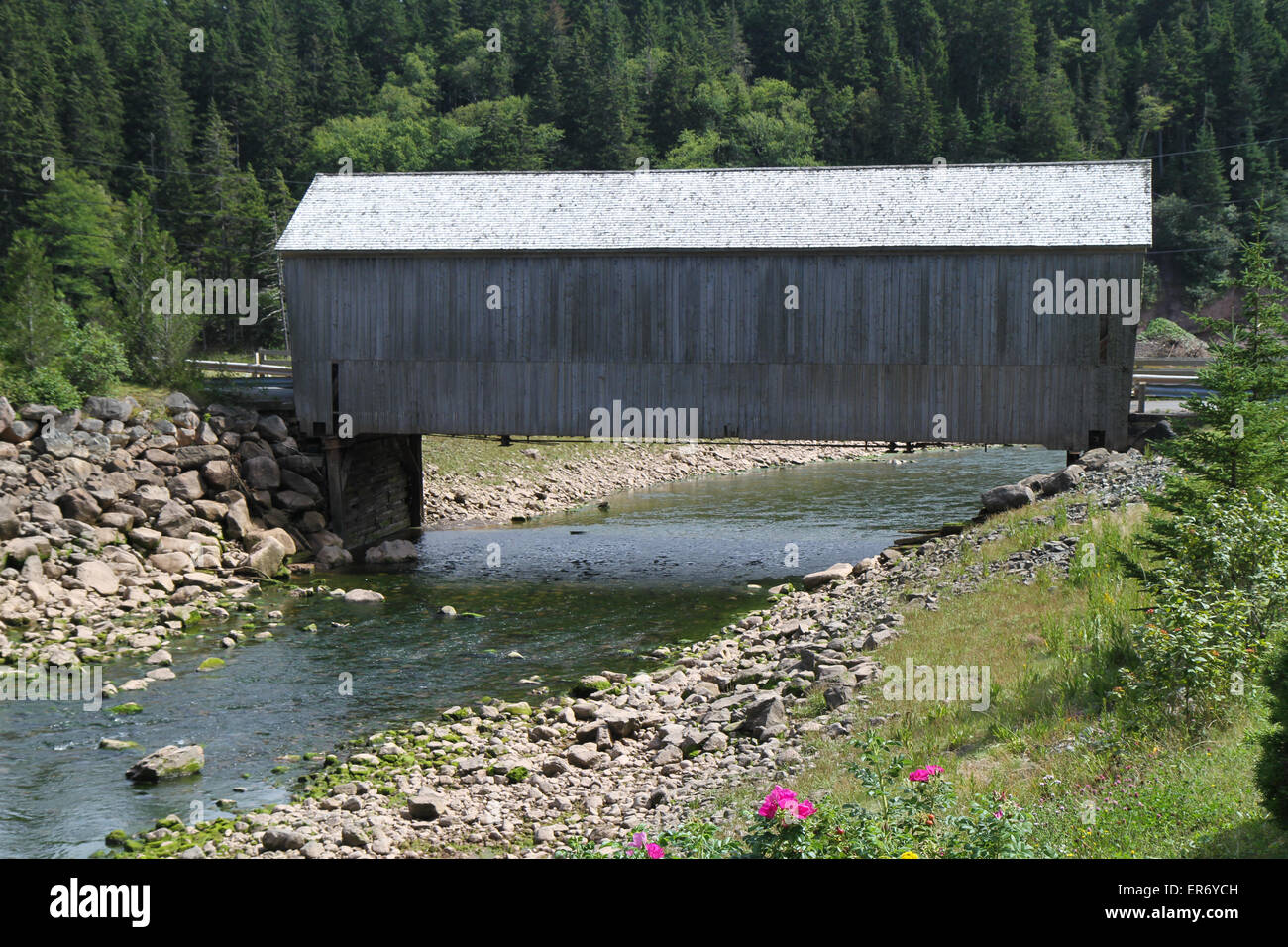 Irish River #2 Covered Bridge Stock Photo - Alamy