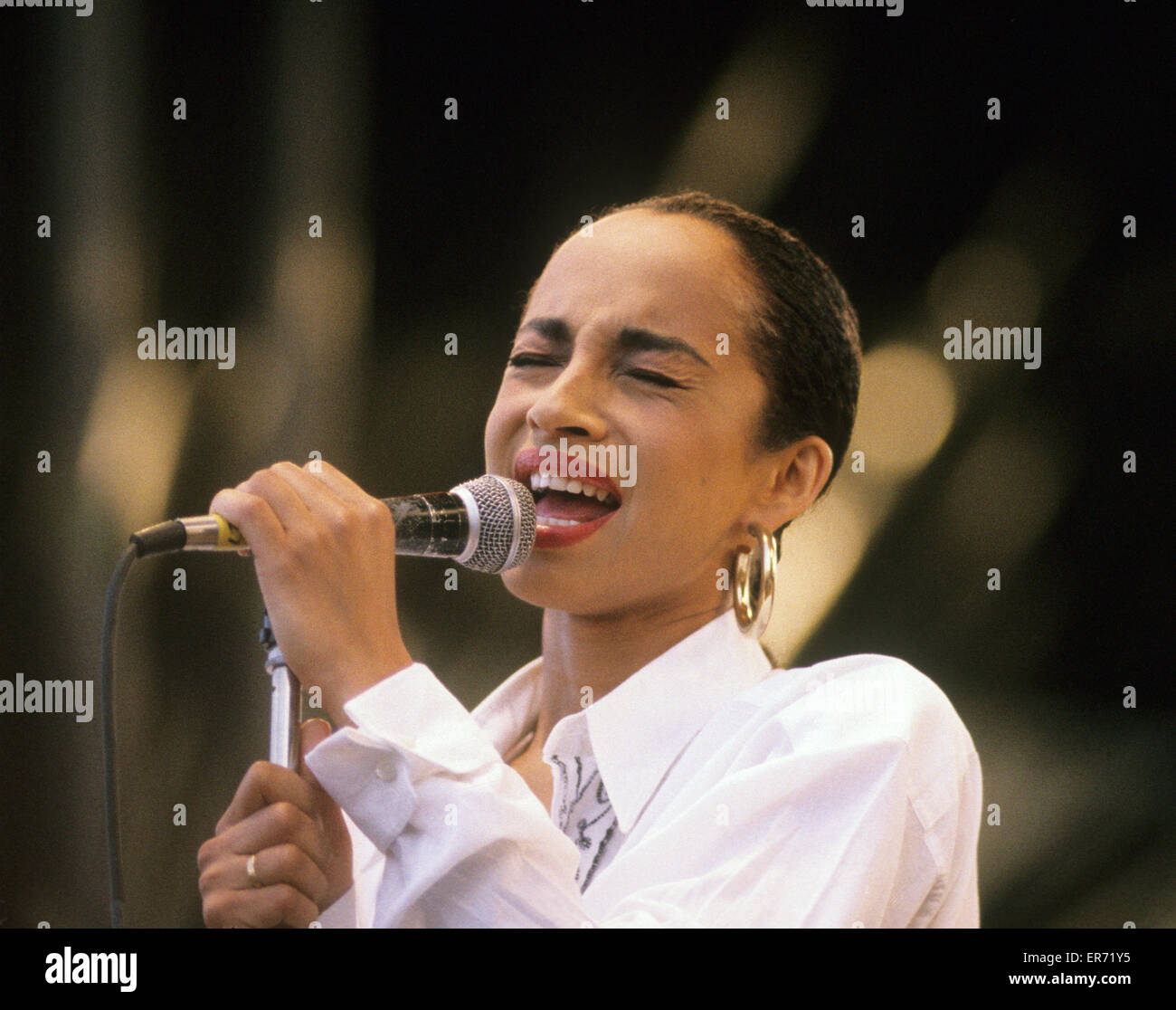 Sade singer hi-res stock photography and images - Alamy