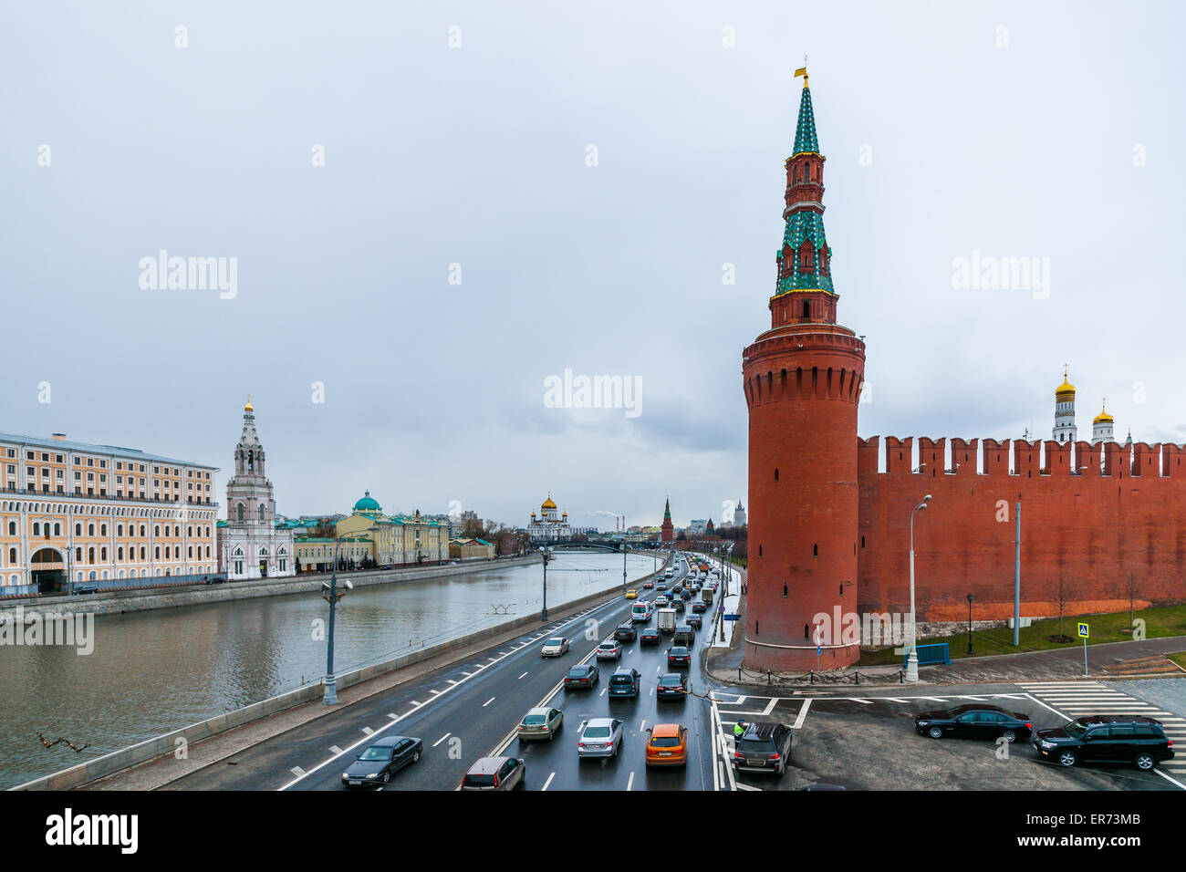 The Moscow river embankments. To the right you can see the Kremlin wall ...