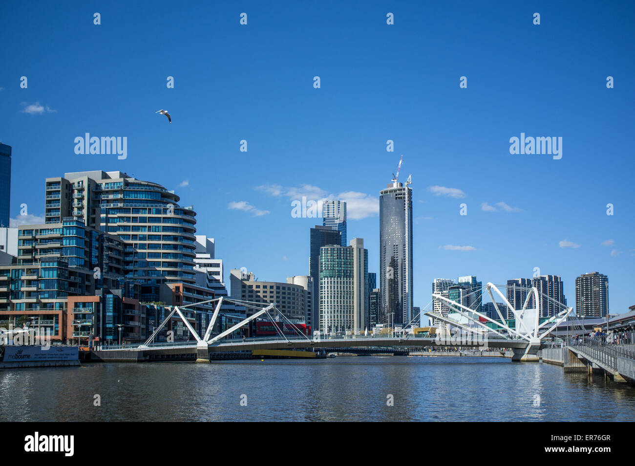 Southbank pedestrian bridge yarra river hi-res stock photography and ...