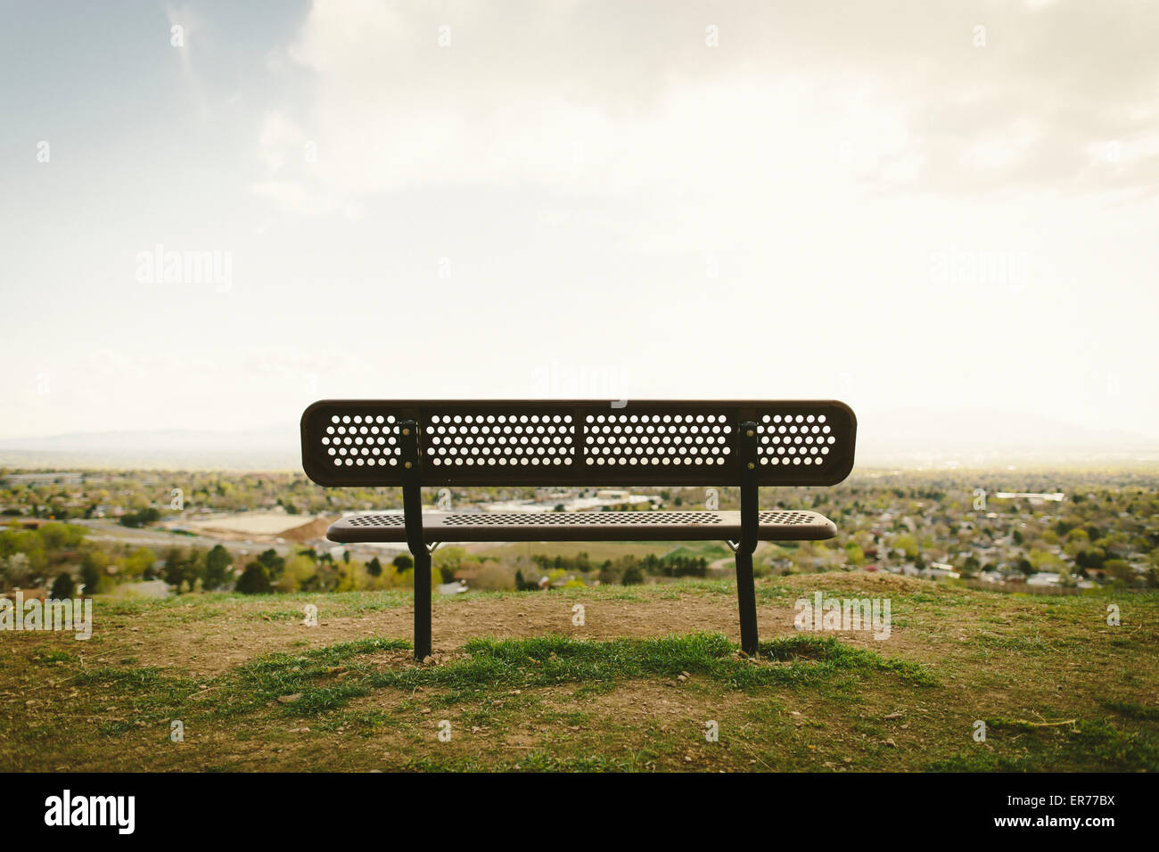 Empty bench hi-res stock photography and images - Alamy